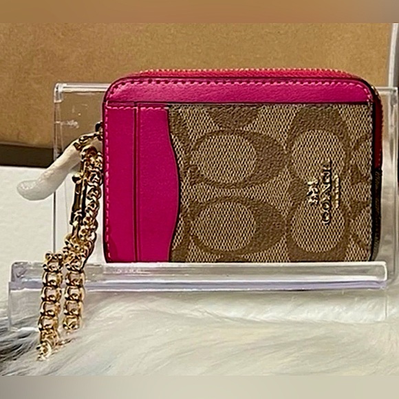 Coach | Accessories | Nwt Coach Zip Card Case In Signature Canvas ...